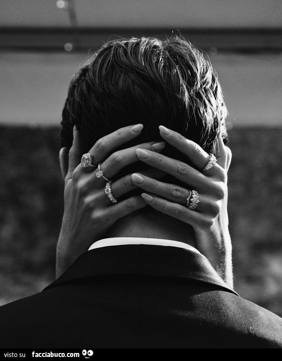 Gli uomini non sono tutti uguali. Le donne non sono tutte uguali ... Gli uomini non sono tutti uguali. Le donne non sono tutte uguali ...